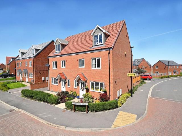 4 bedroom terraced house for sale