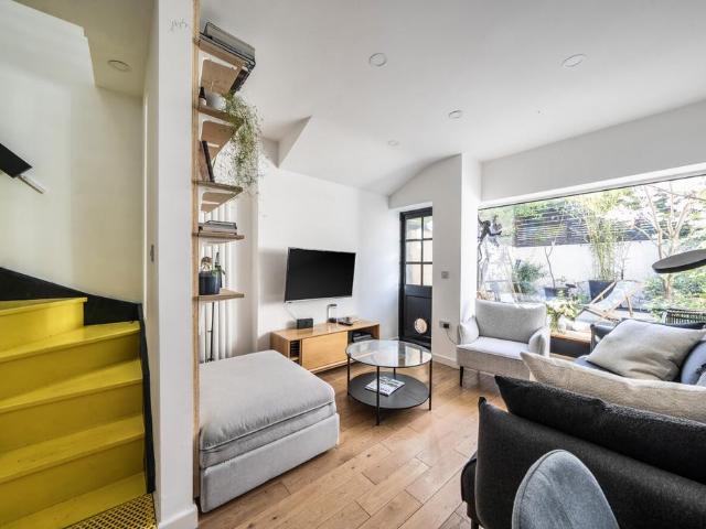 4 bedroom terraced house for sale