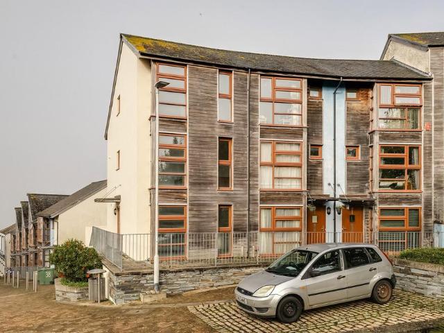 4 bedroom terraced house for sale