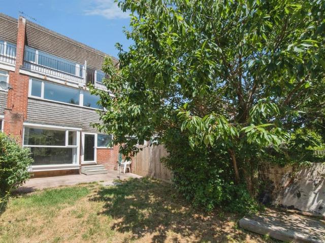 4 bedroom terraced house for sale