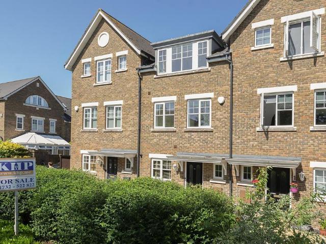 4 bedroom terraced house for sale