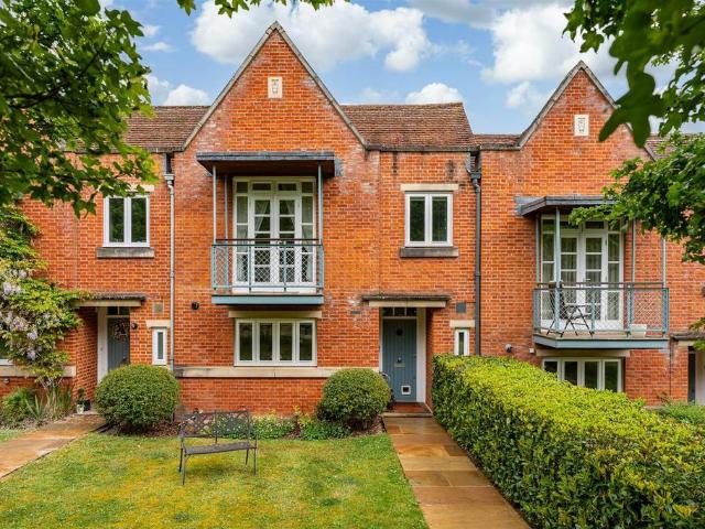 4 bedroom terraced house for sale