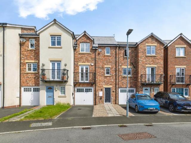 4 bedroom terraced house for sale