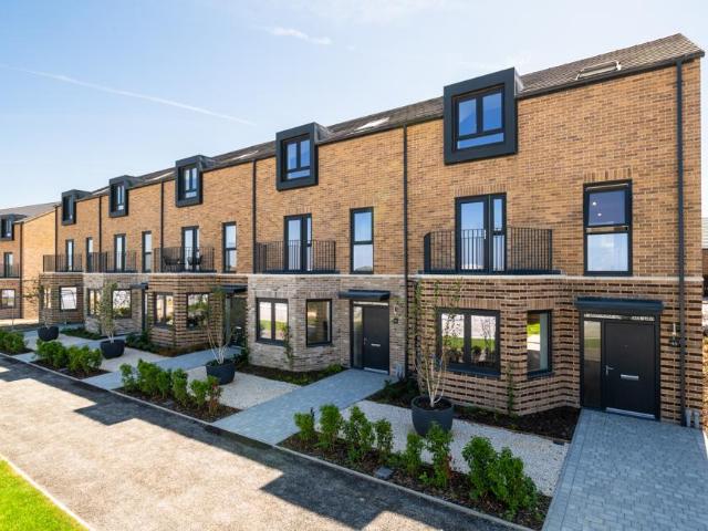 4 bedroom terraced house for sale