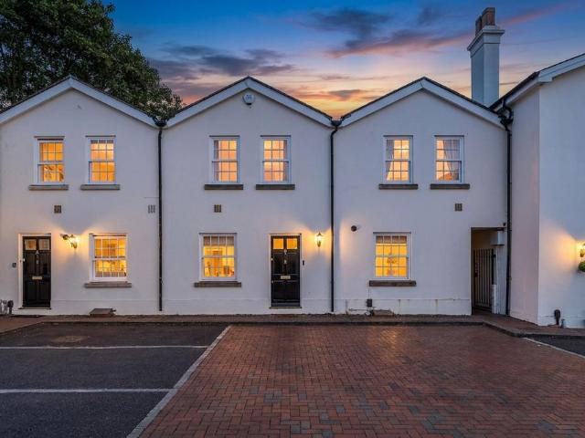 4 bedroom terraced house for sale