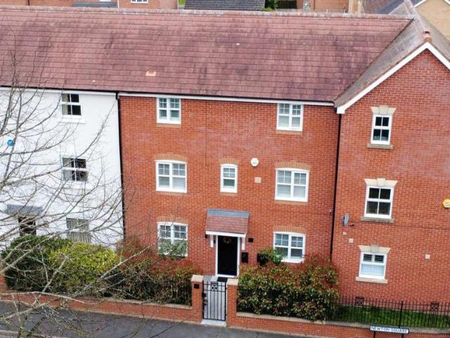 4 bedroom terraced house for sale