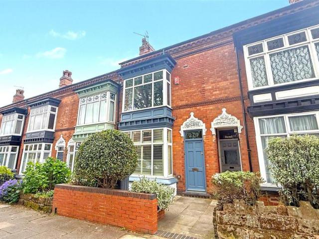 4 bedroom terraced house for sale