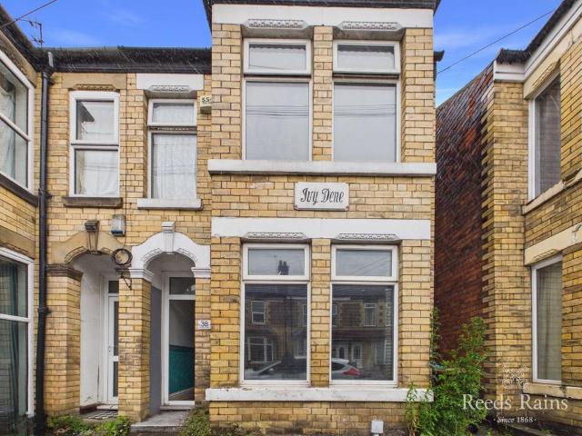 4 bedroom terraced house for sale