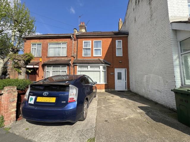 4 bedroom terraced house for sale