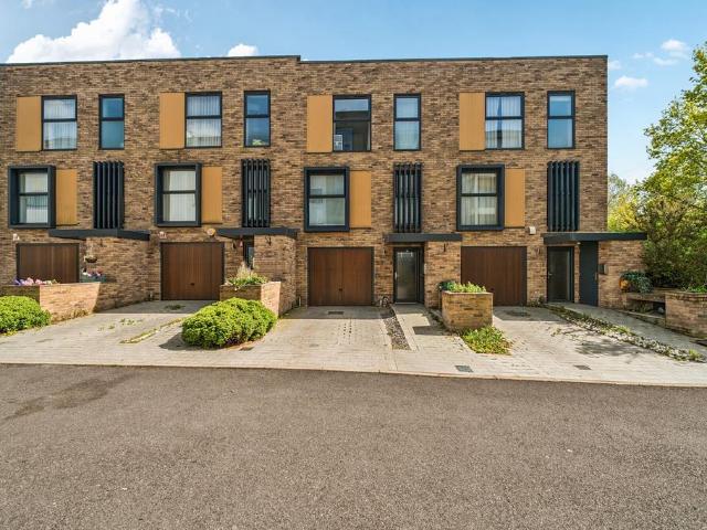 4 bedroom terraced house for sale