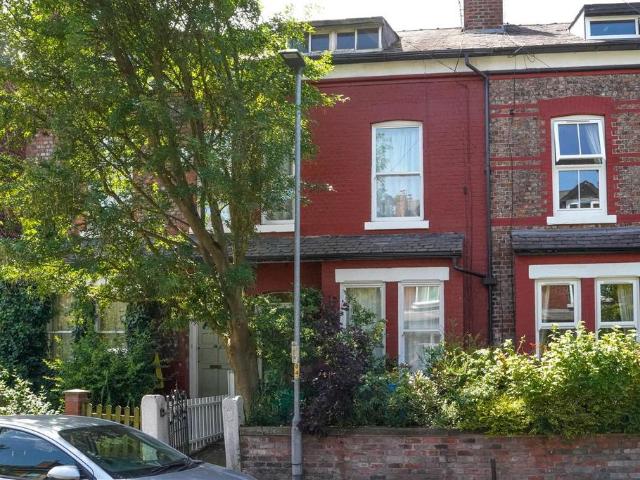 4 bedroom terraced house for sale