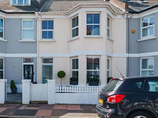 4 bedroom terraced house for sale