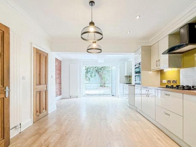 4 bedroom terraced house for sale