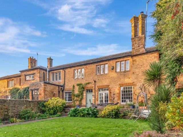 4 bedroom terraced house for sale