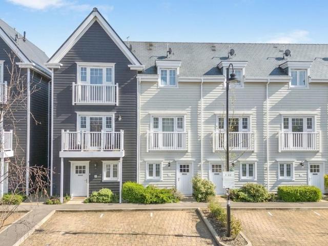 4 bedroom terraced house for sale