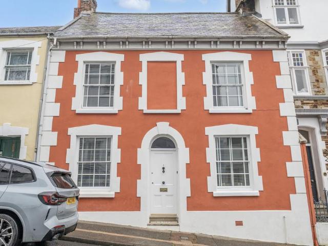 4 bedroom terraced house for sale
