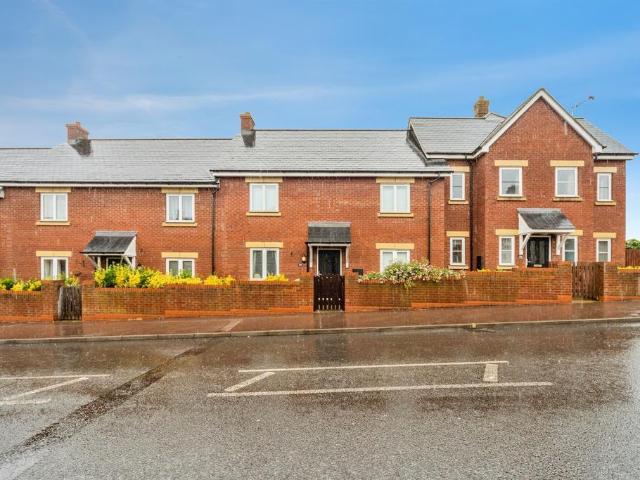4 bedroom terraced house for sale