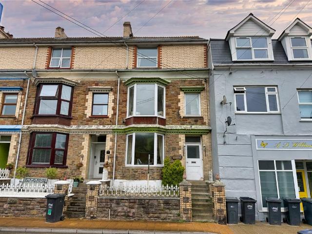 4 bedroom terraced house for sale