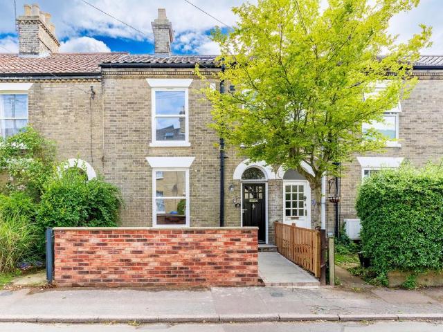 4 bedroom terraced house for sale