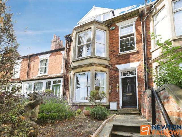 4 bedroom terraced house for sale