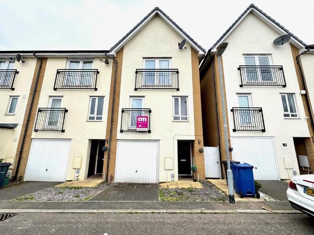 4 bedroom end of terrace house for sale