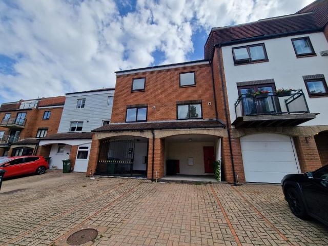 4 bedroom terraced house for sale