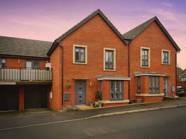 4 bedroom terraced house for sale
