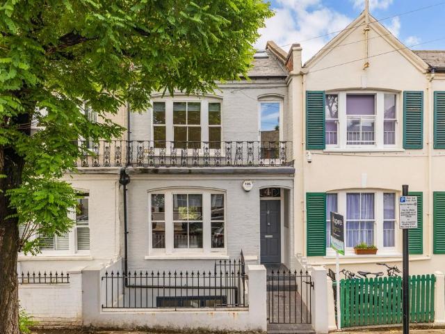 4 bedroom terraced house for sale