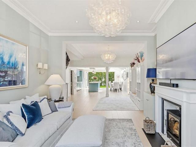 4 bedroom terraced house for sale