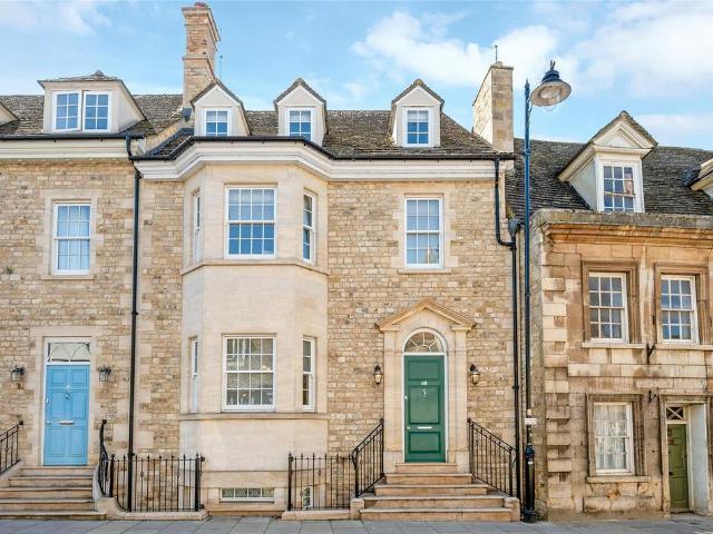 4 bedroom terraced house for sale