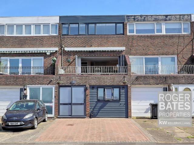4 bedroom terraced house for sale