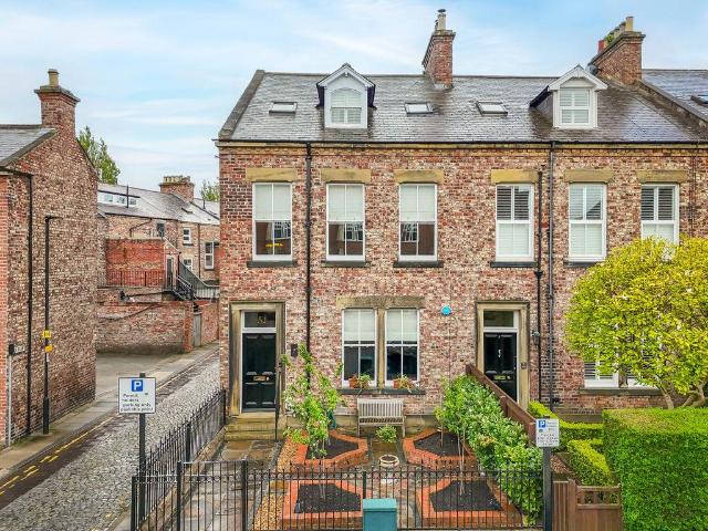 4 bedroom terraced house for sale