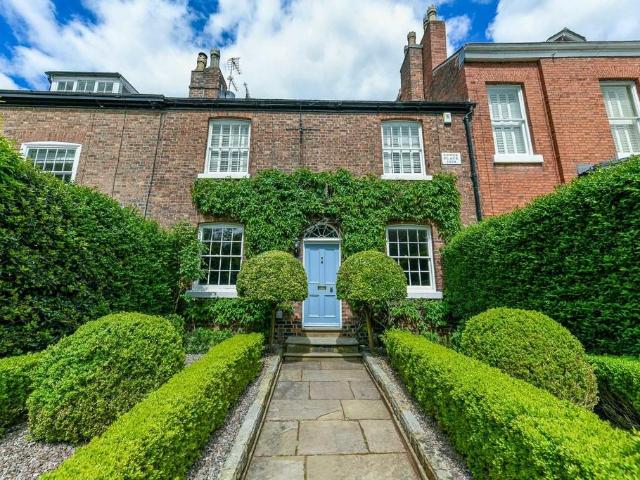 4 bedroom terraced house for sale