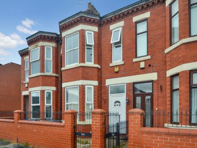 4 bedroom terraced house for sale