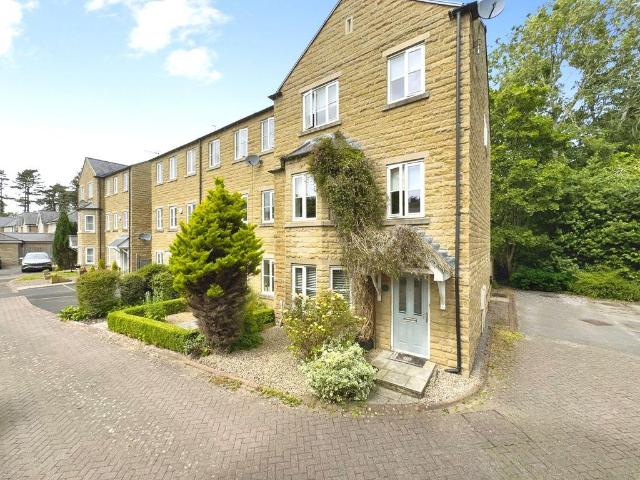 4 bedroom terraced house for sale