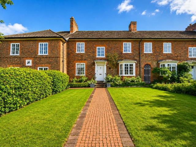 4 bedroom terraced house for sale