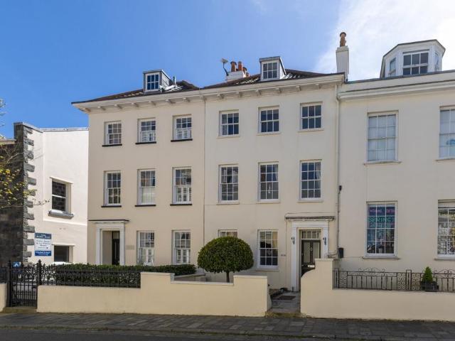 4 bedroom terraced house for sale