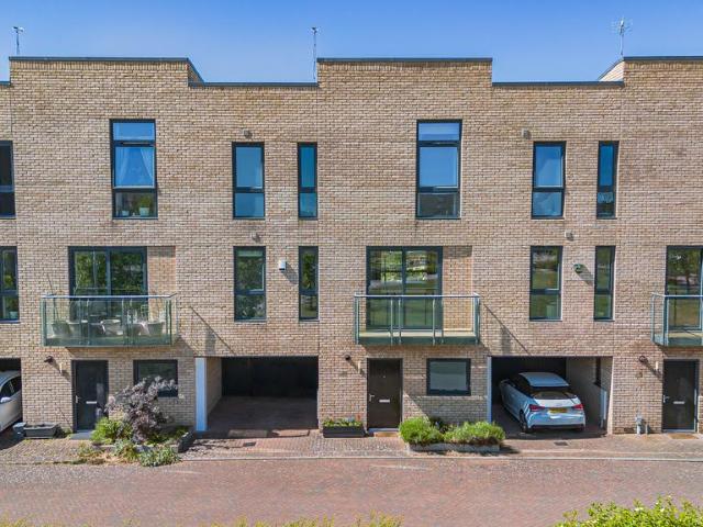 4 bedroom terraced house for sale