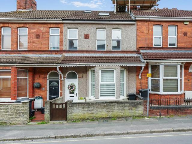 4 bedroom terraced house for sale