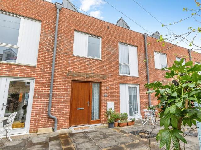 4 bedroom terraced house for sale