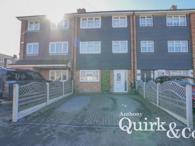 4 bedroom terraced house for sale