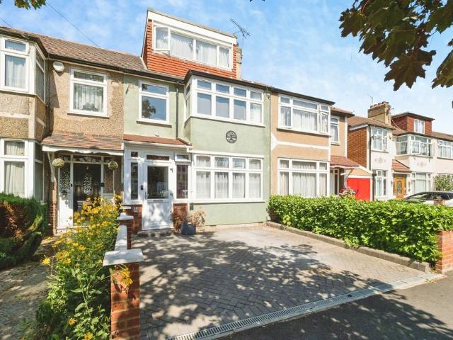 4 bedroom terraced house for sale