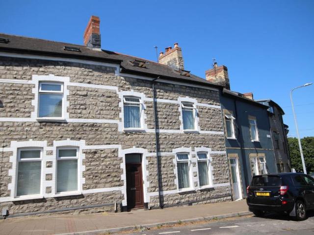 4 bedroom terraced house for sale