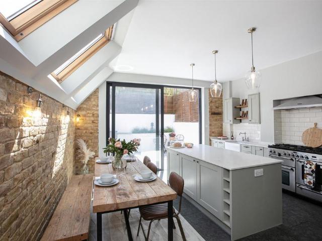 4 bedroom terraced house for sale