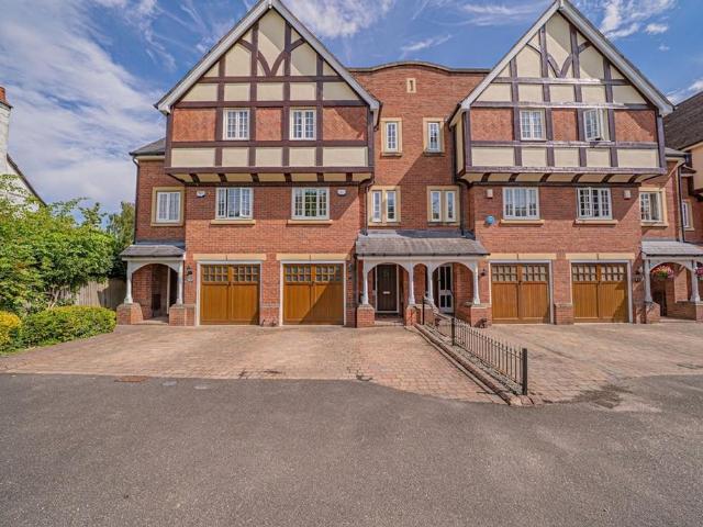 4 bedroom terraced house for sale