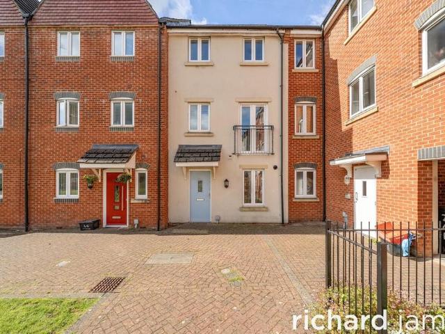4 bedroom terraced house for sale