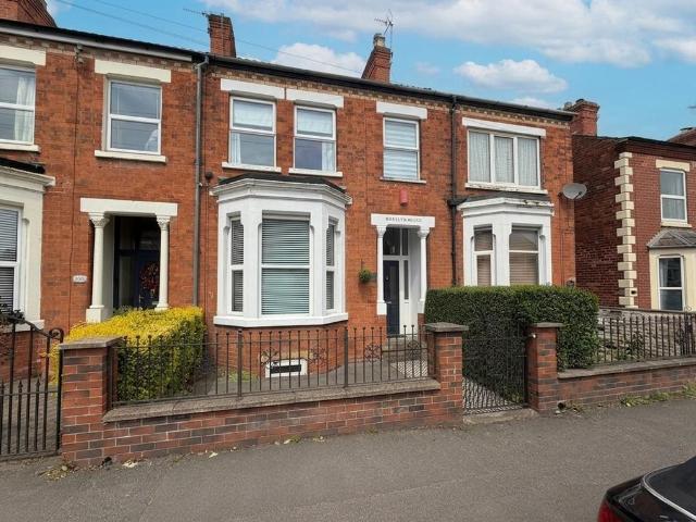 4 bedroom terraced house for sale
