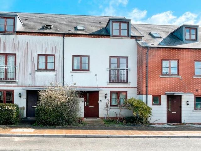 4 bedroom terraced house for sale