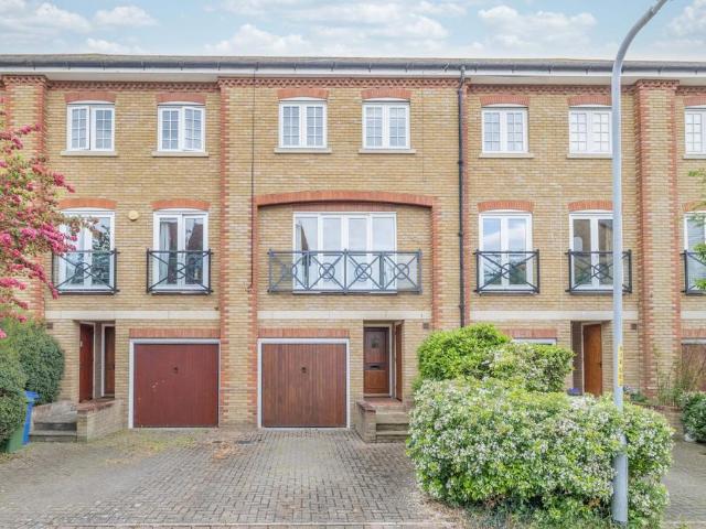 4 bedroom terraced house for sale