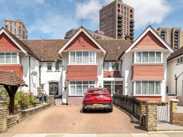 4 bedroom terraced house for sale